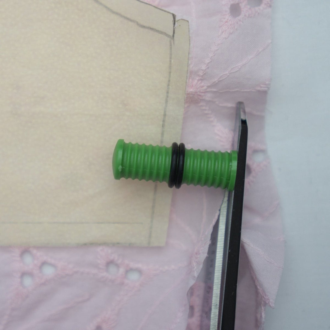 Seam Allowance Guide/Gauge For Scissors – Sewing Gem